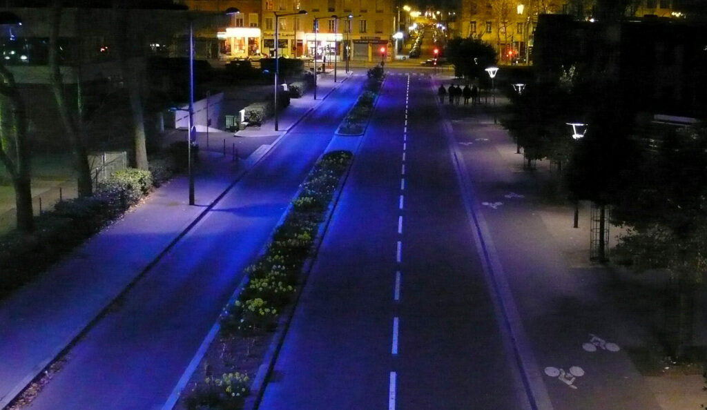 Lyon : l’éclairage public bleu du quartier de la Part-Dieu