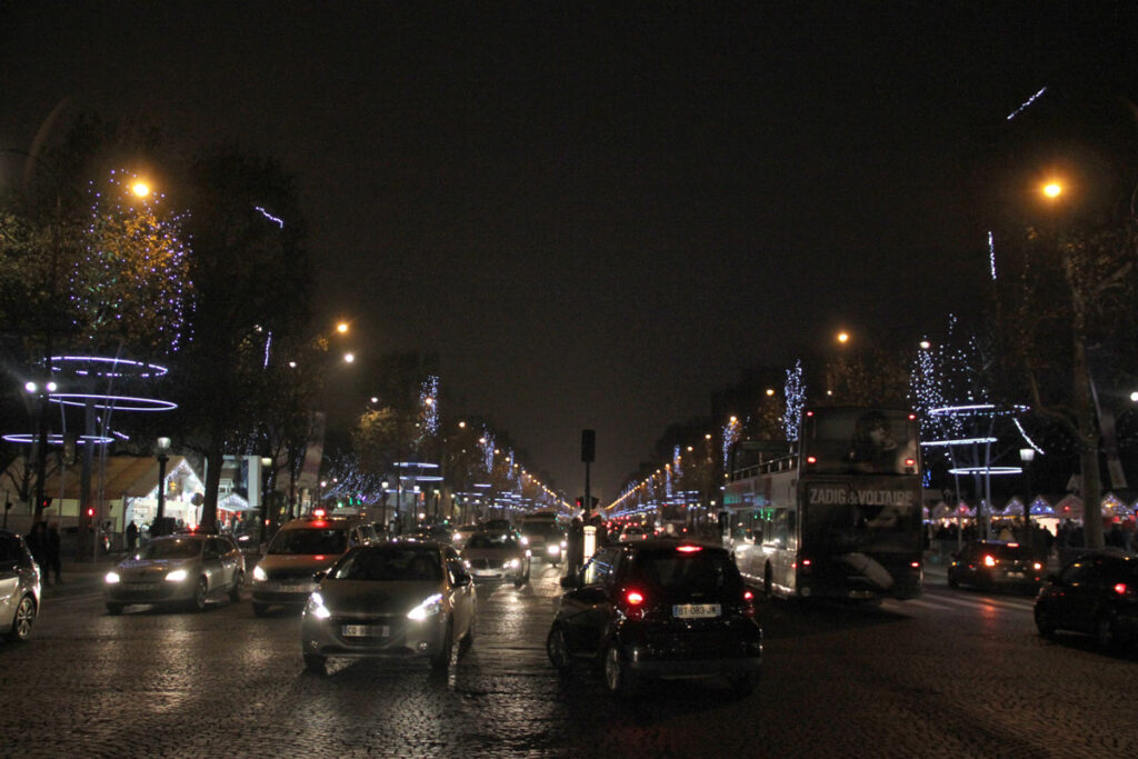 Champs Elysées, illuminations de l'axe au cercle, Paris