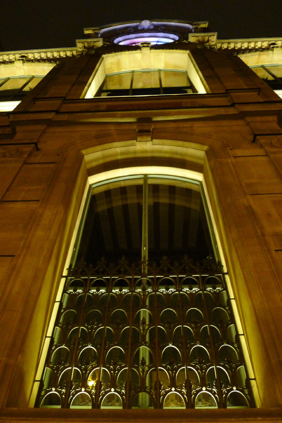 Cœur électroluminescent de l'ENSBA à Paris par LEA
