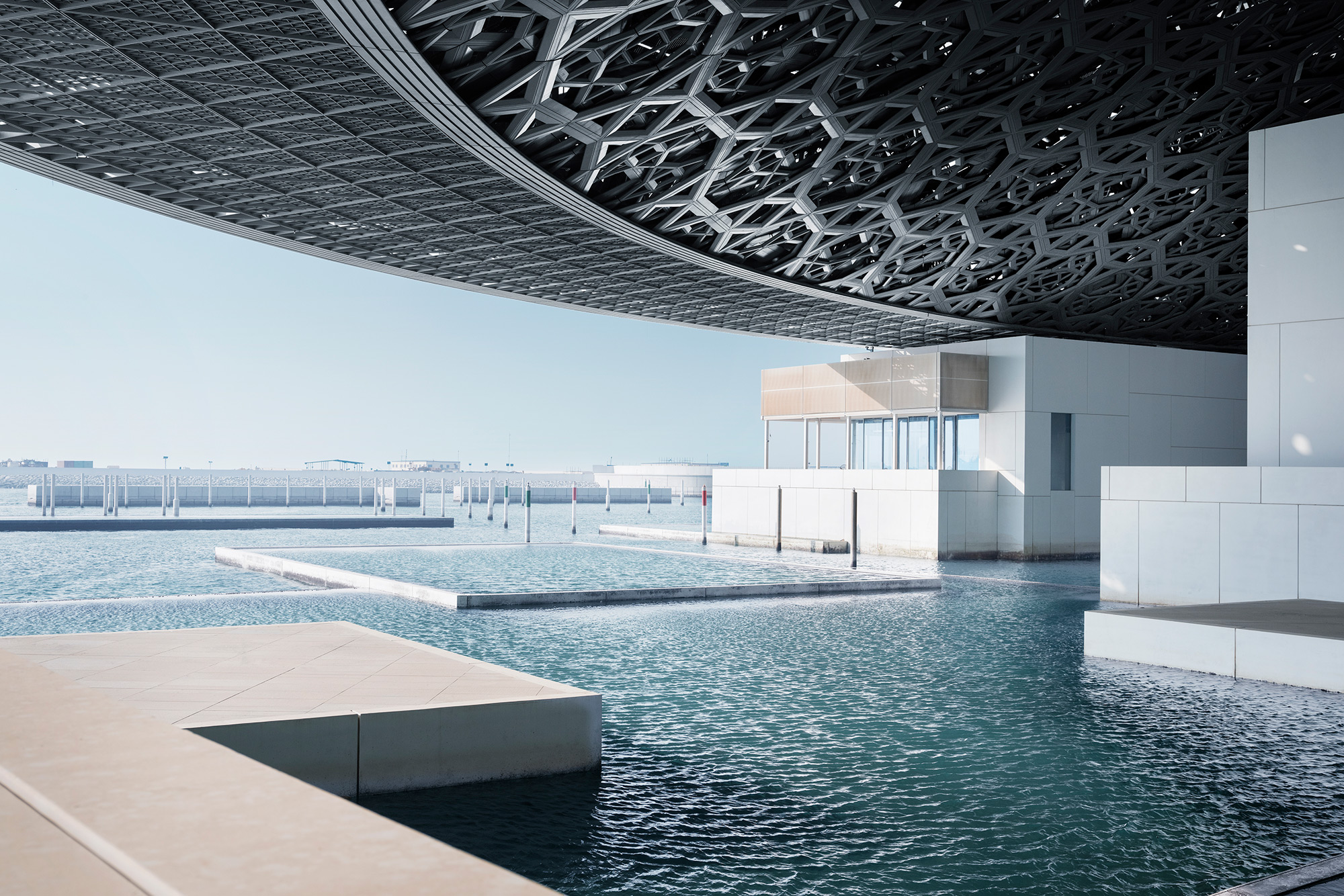 Louvre Abu Dhabi : architecture, mer et lumière par Jean Nouvel