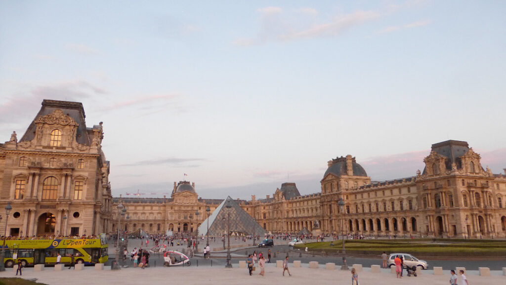 Pyramide du Louvre de Ieoh Ming Pei : hommage à l’architecte