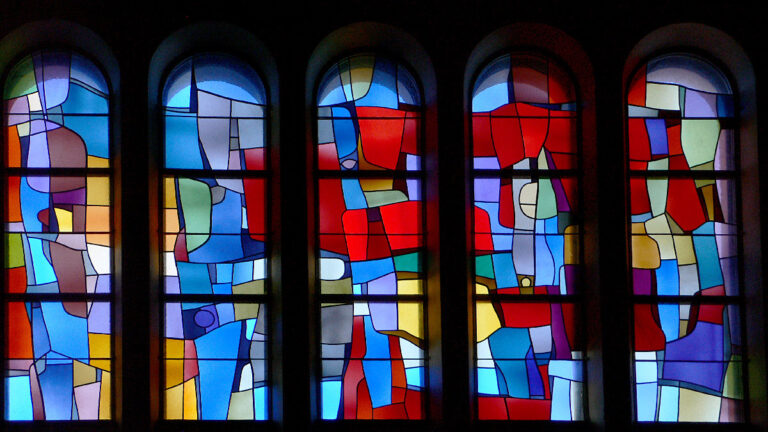 Maître verrier contemporain, lumière et transparence de l’art