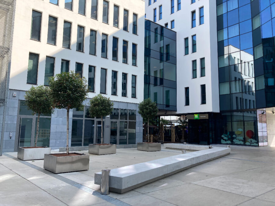 Liège Office Center, cube de verre en lumière par Radiance 35