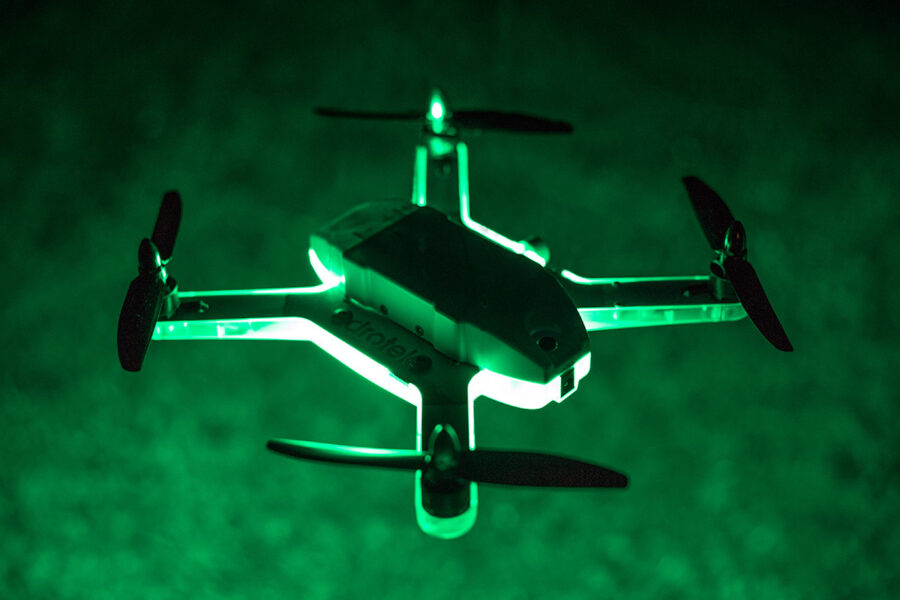 Drone professionnel en activité, de la prise d'images au show