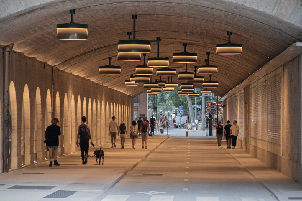 Passage France Pejot, le grand lustre luminaire de Marc Aurel, Lyon