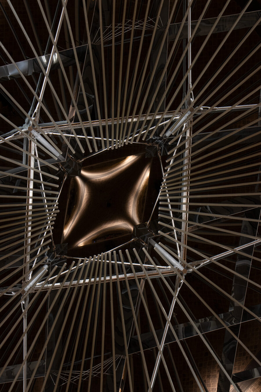 Verrière sur mesure à l'hôtel de la Marine de Hugh Dutton et 8’18’’