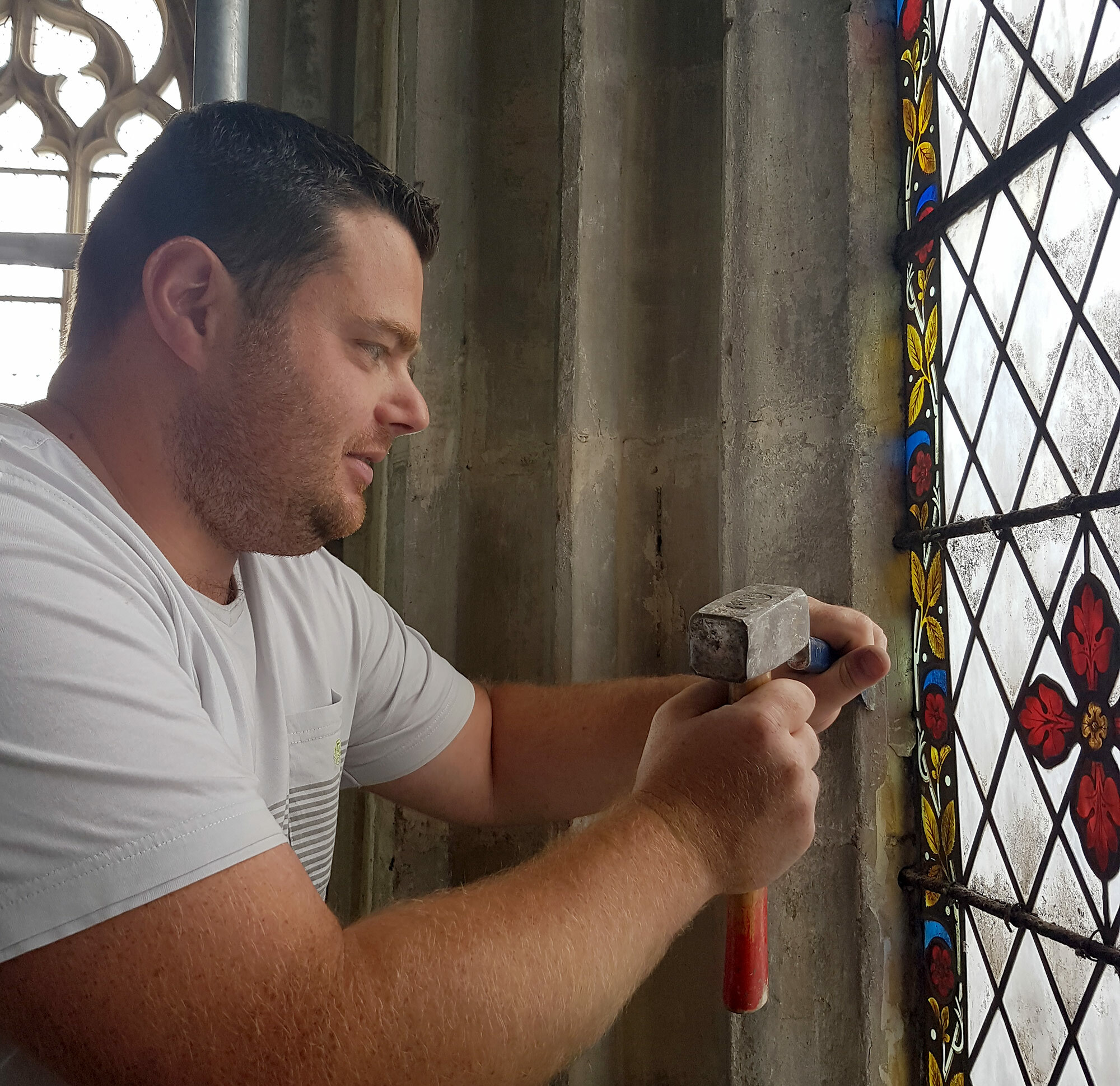 De vitrailliste à maître verrier, parcours du métier de Cyril Gouty