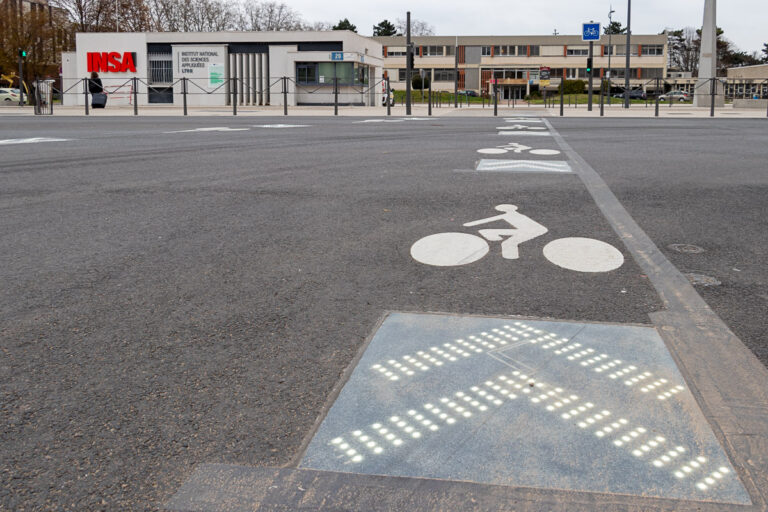 Flowell, marquer le sol de la route d’une surface lumineuse