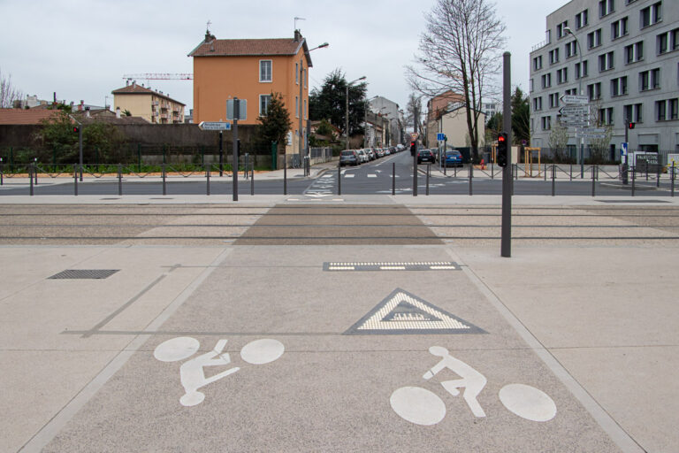 Flowell, marquer le sol de la route d’une surface lumineuse