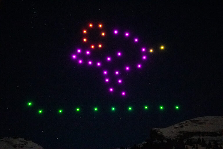 Drone professionnel en activité, de la prise d'images au show