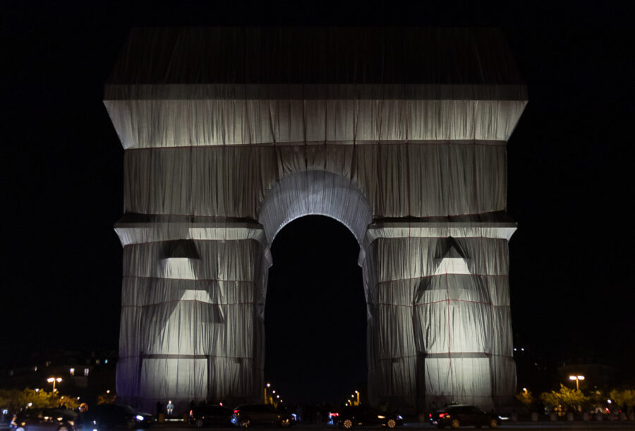 Christo, l'Arc de Triomphe emballé, dates et souvenirs