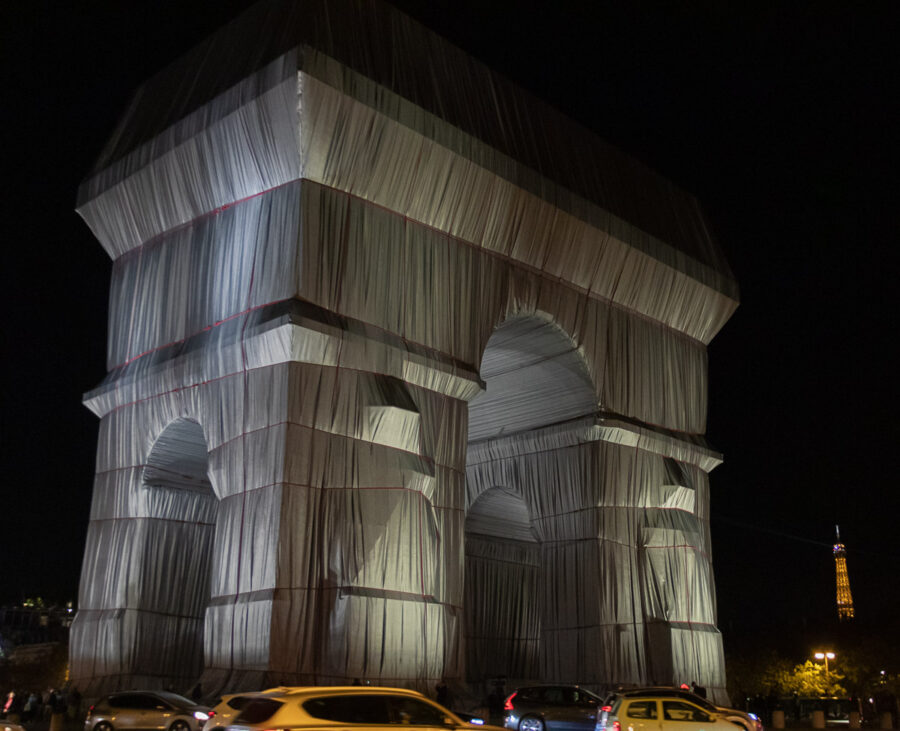 Christo, l'Arc de Triomphe emballé, dates et souvenirs