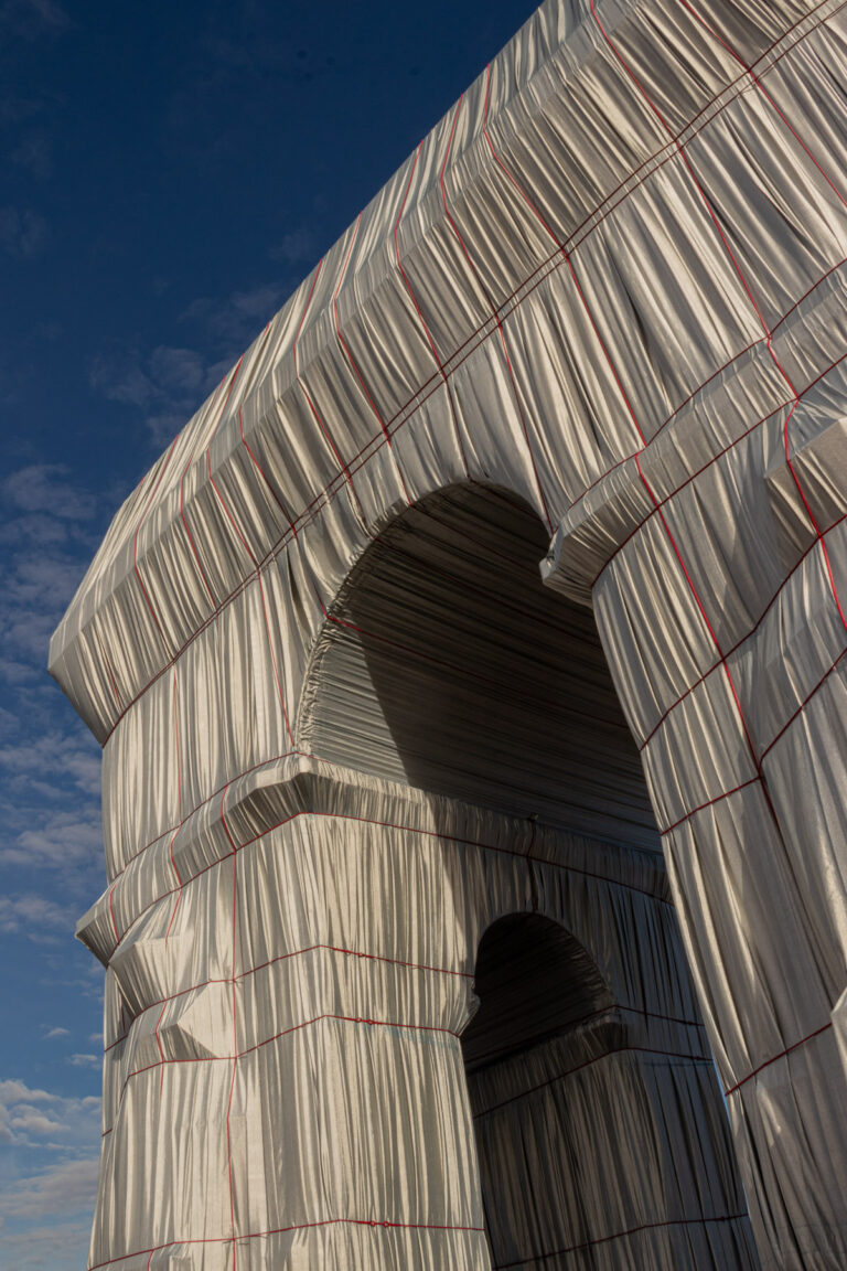 Christo, l'Arc de Triomphe emballé, dates et souvenirs
