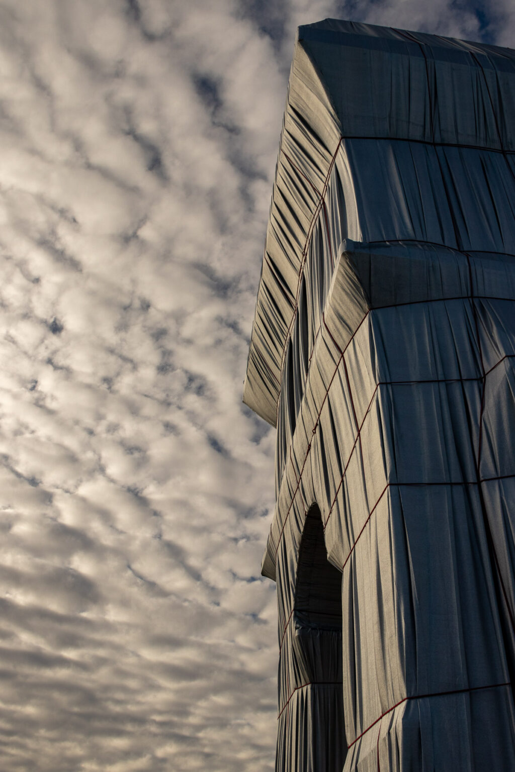 Christo, l'Arc de Triomphe emballé, dates et souvenirs