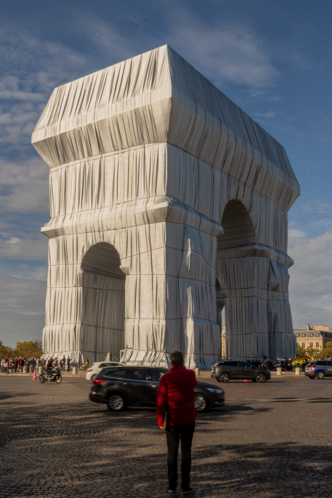 Christo, l'Arc de Triomphe emballé, dates et souvenirs