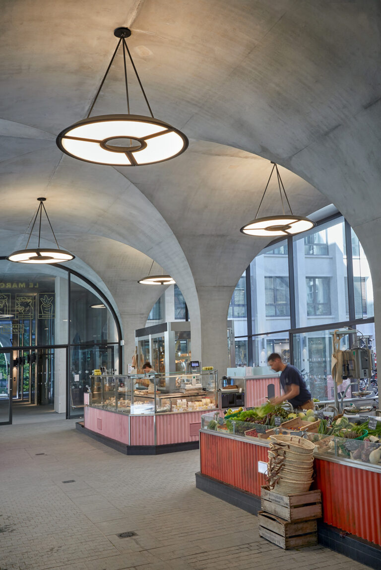 La Félicité Paris, superbes arches béton en lumière par 8’18’’