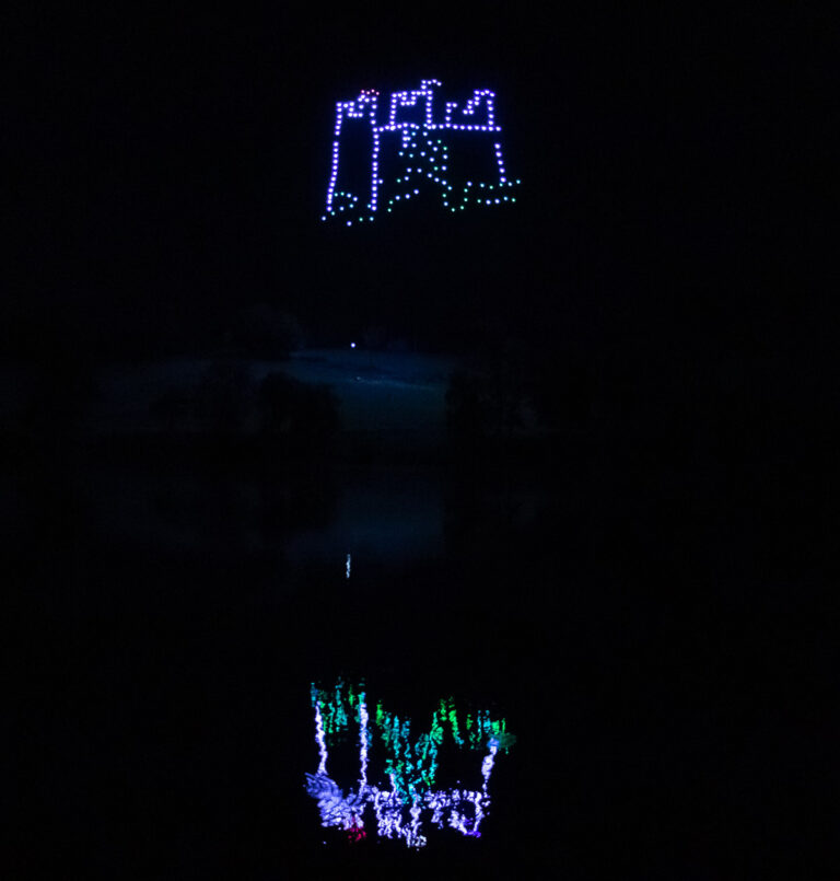 Allier : festival son et lumière avec des drones en milieu rural