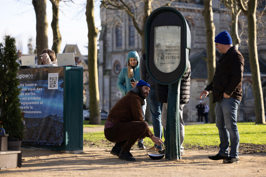 Mobilier urbain bioluminescent dans la ville de Rambouillet