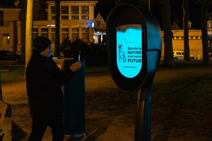 Mobilier urbain bioluminescent dans la ville de Rambouillet