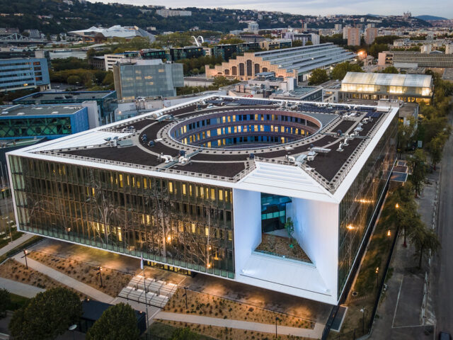 Mise en lumière du CIRC à Lyon, de Demathieu Bard Bâtiment