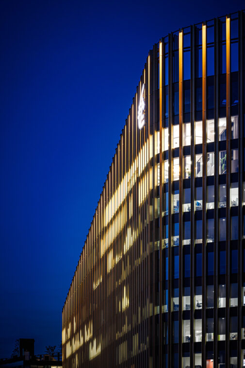 ShAKe Lille : la spirale dorée en lumière par 8’18’’