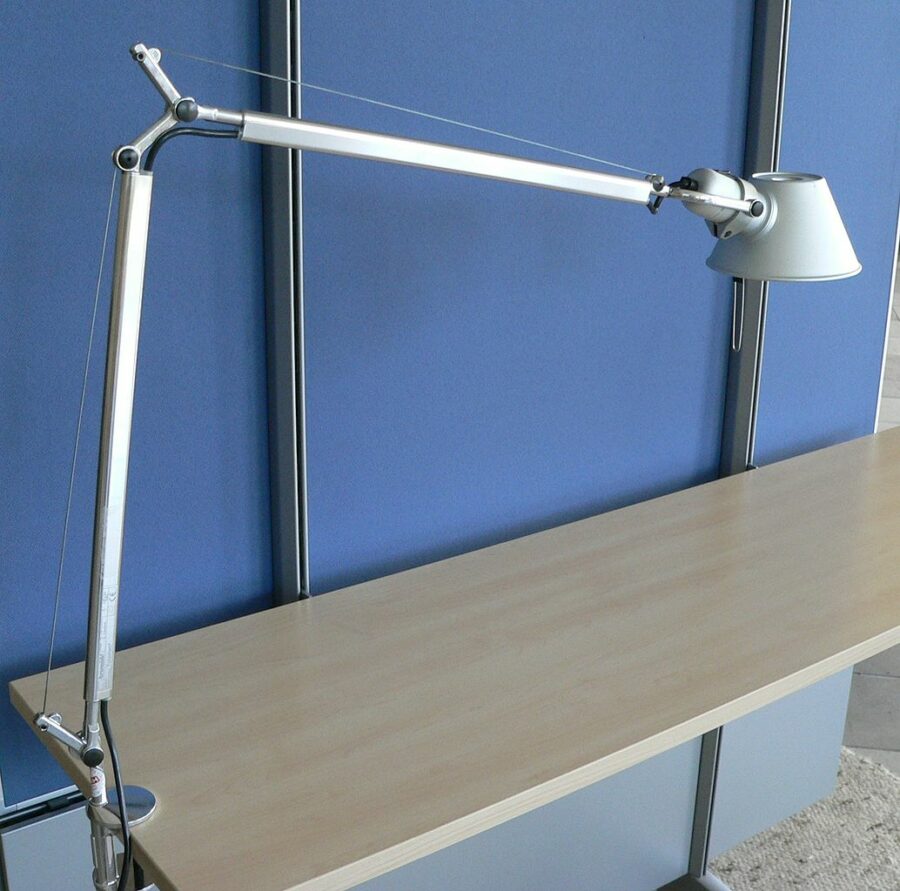 L’Anglepoise, la Jieldé, et les luminaires à bras articulés