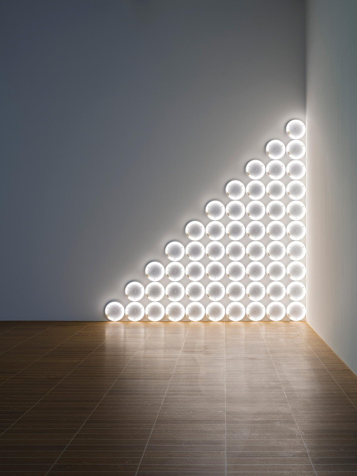 Dan Flavin : Dédicaces en lumière à Bâle en Suisse