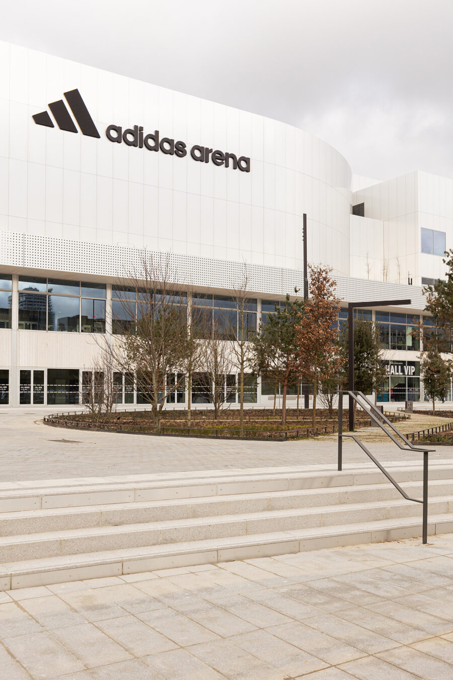Éclairage urbain du parvis de l’Adidas Arena de Paris 2024